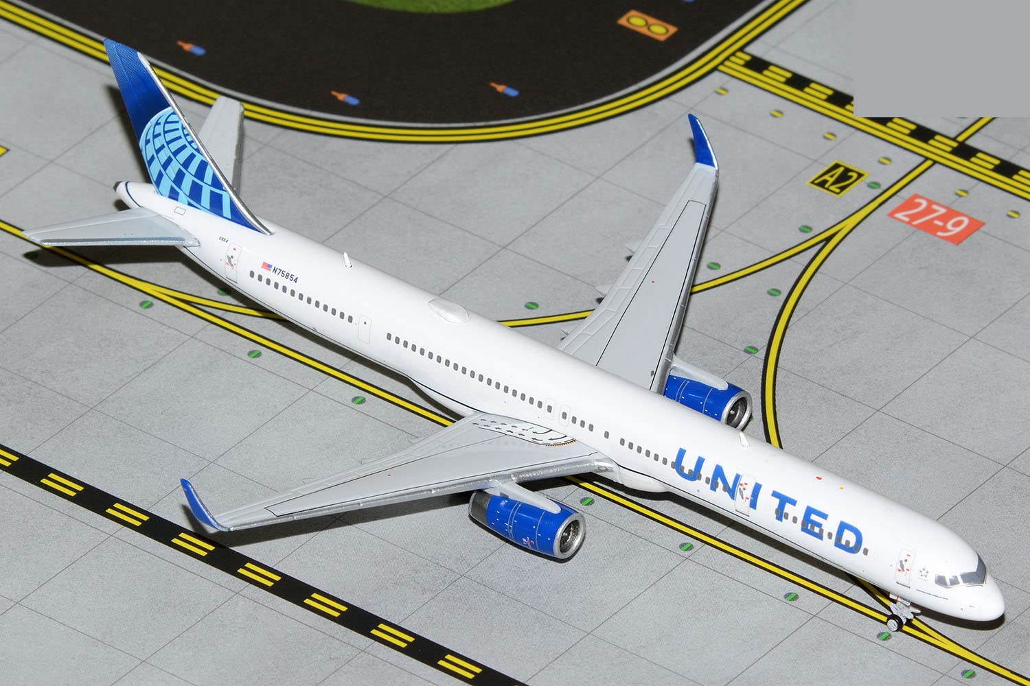 GeminiJets GJUAL2092 United Airlines Boeing 757-300 N75854; Scale 1:400