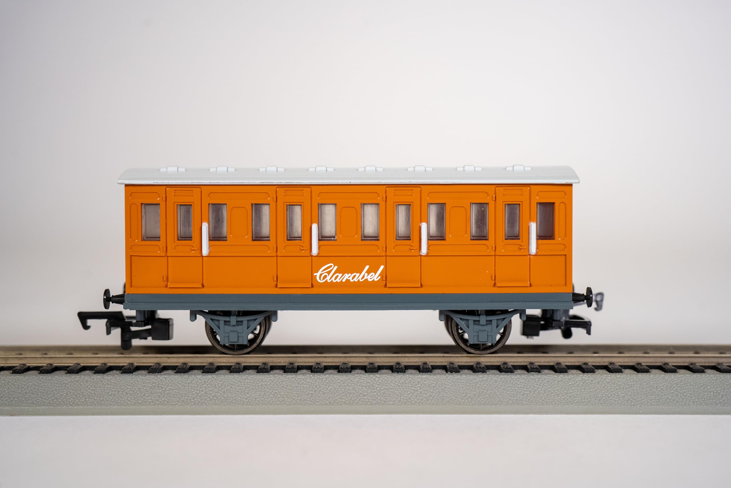 Bachmann Trains - THOMAS & FRIENDS CLARABEL COACH - HO Scale