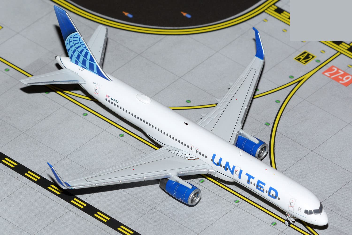 GeminiJets GJUAL2061 United Airlines Boeing 757-200 N48127; Scale 1:400