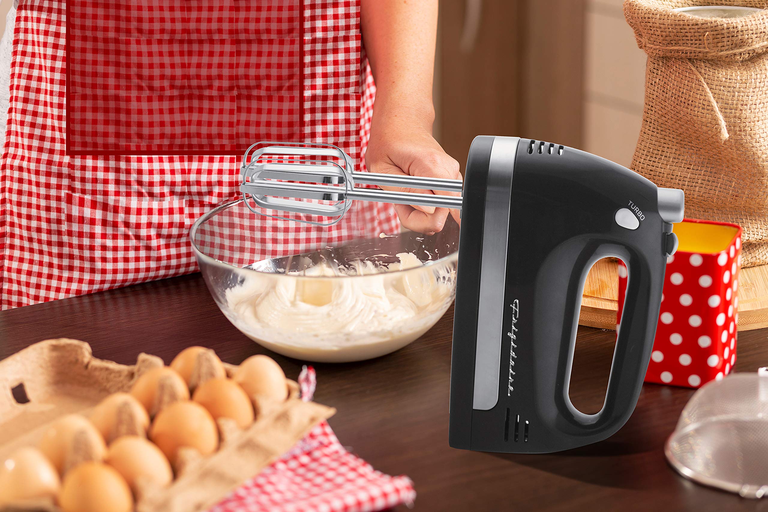 FRIGIDAIRE EHMX100-BLACK Hand Mixer Whisk with Chrome Beater, Dough Hook, 5 Speed and Turbo Button 250 w, 250w, Black