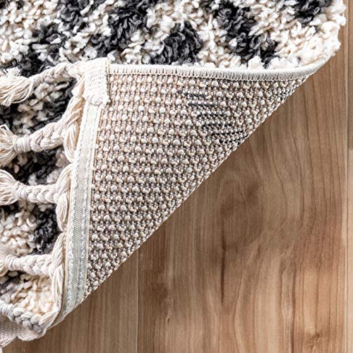 nuLOOM Amanda Moroccan Chevron Tassel Shag Area Rug, 5' Round, Off-white