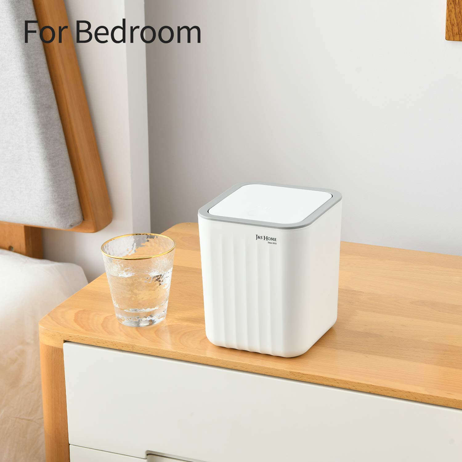 0.6 Gal Mini Desktop Trash Can with Lid, Small Square Countertop Garbage Bin, Plastic Tiny Tabletop Wastebasket for Office/Kitchen/Coffee Table, White