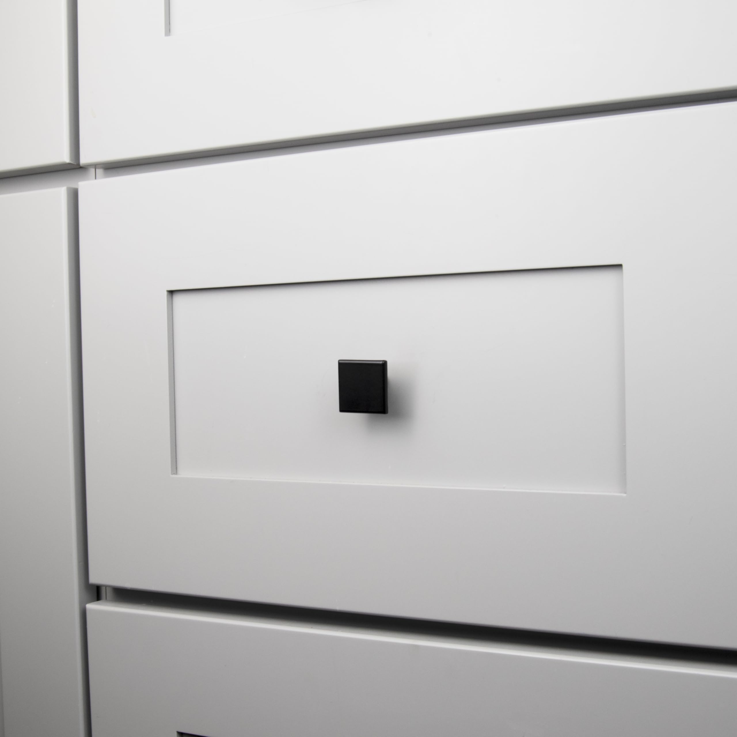 Hickory Hardware 10 Pack of Square Kitchen Cabinet Knobs, Quality Drawer and Dresser Knob, Handle Pulls for Cabinet Doors, Bathroom Drawers, 1-3/16 Inch, Matte Black