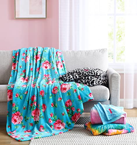 Betsey Johnson | Fleece Collection | Blanket - Ultra Soft & Cozy Plush Fleece, Lightweight & Warm, Perfect for Bed or Couch, King, Ombre