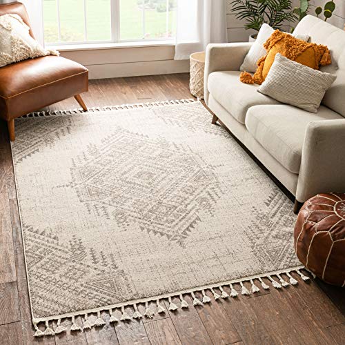 Well Woven Anita Beige Tribal Medallion (5'3" x 7'3") Area Rug