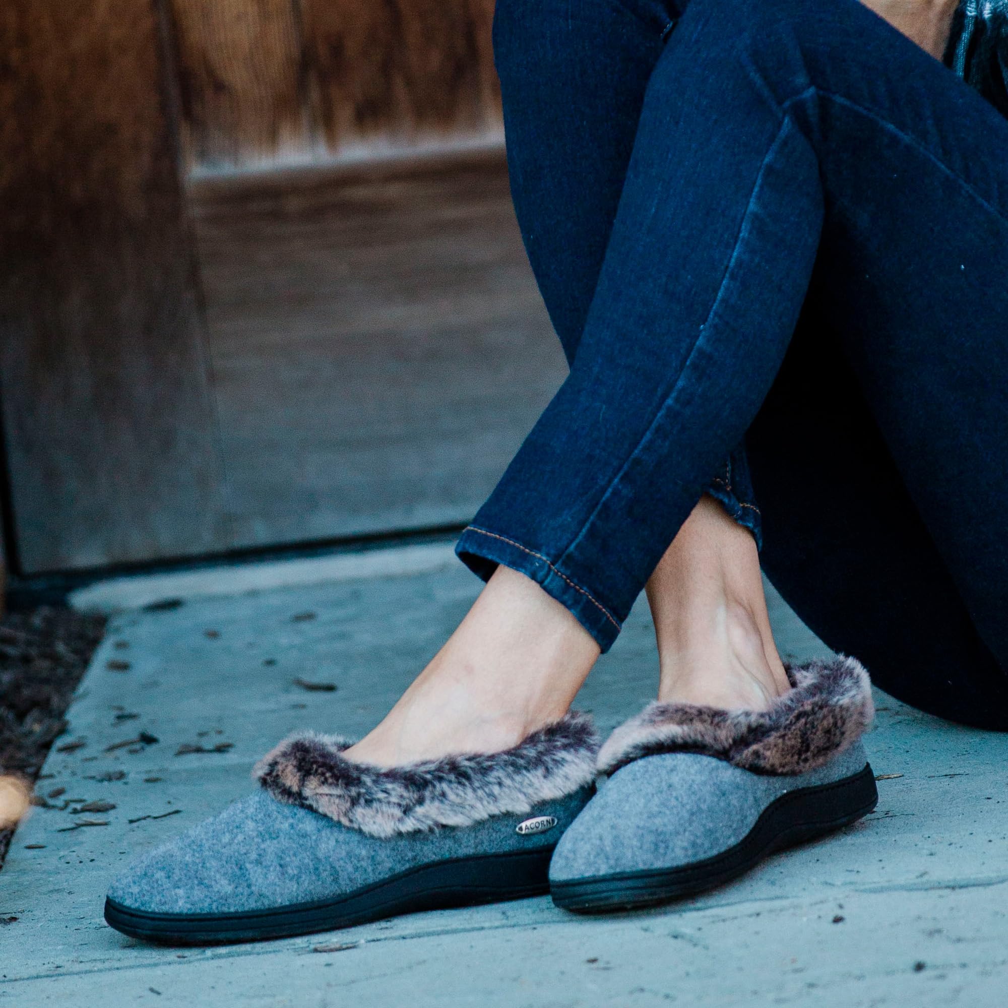 Acorn womens Chinchilla Collar slippers, Crackleberry, 9.5-10.5 US