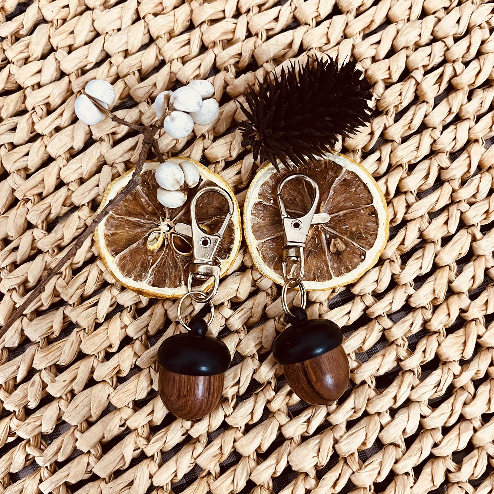 CGYGP Acorn Keychain, Wooden Acorn Canister,Fall acorn Locket Wood Acorn Nut Keepsake Pendant gift for men women