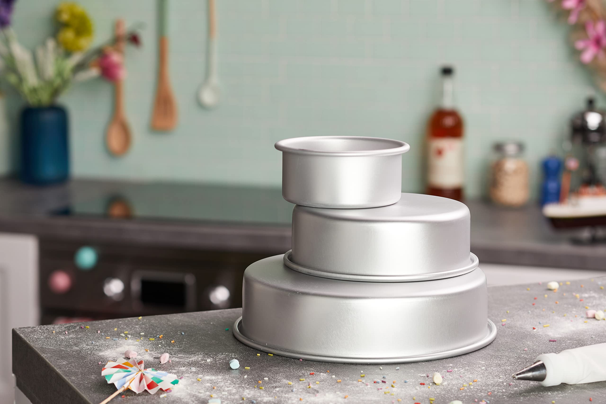 Wilton Aluminum Round Cake Pans, 3-Piece Set with 8-Inch, 6-Inch and 4-Inch Cake Pans