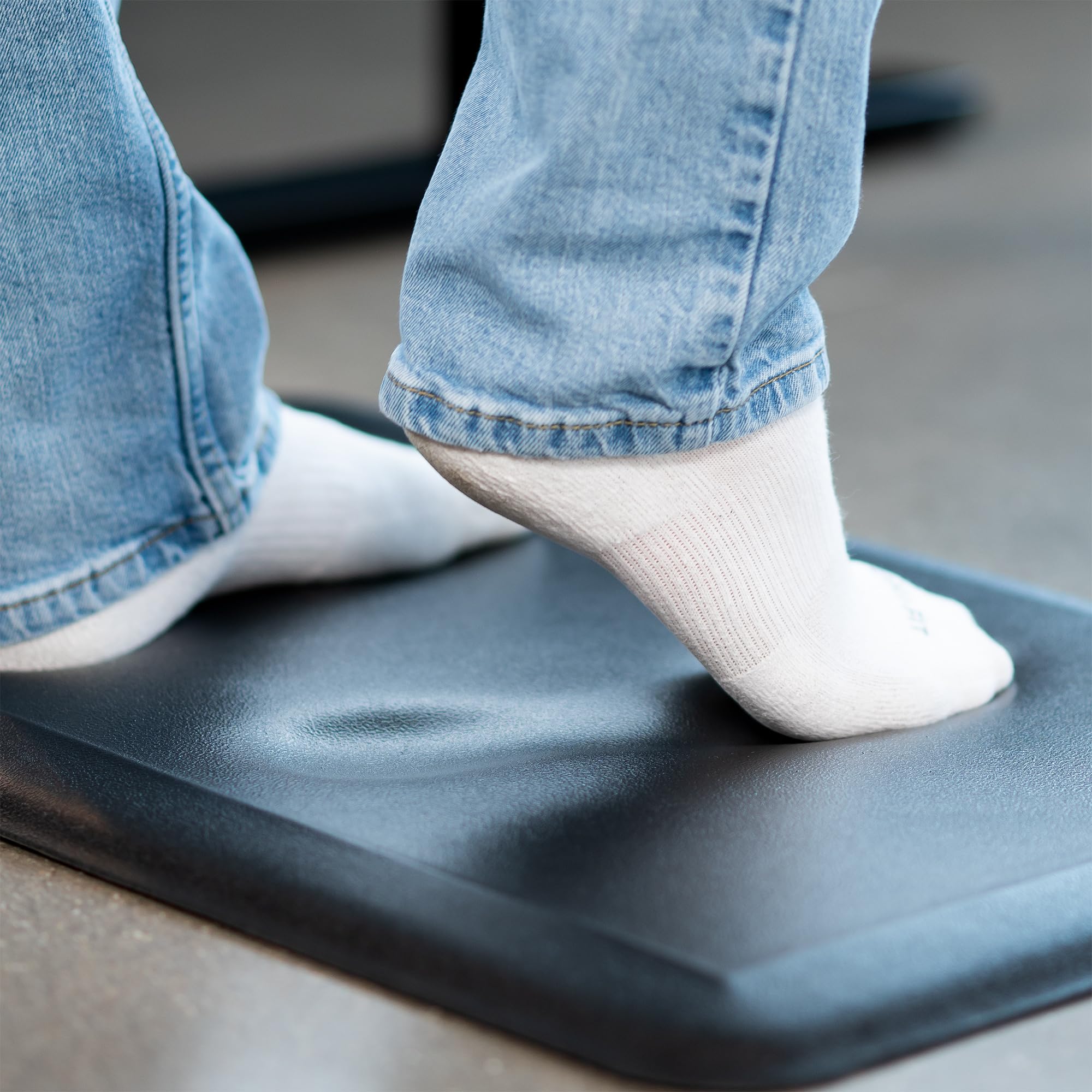 VIVO Anti-Fatigue 28 x 17 inch Comfort Mat for Standing Desks, Sit Stand Ergonomic Foot Support, MAT-F-V28D