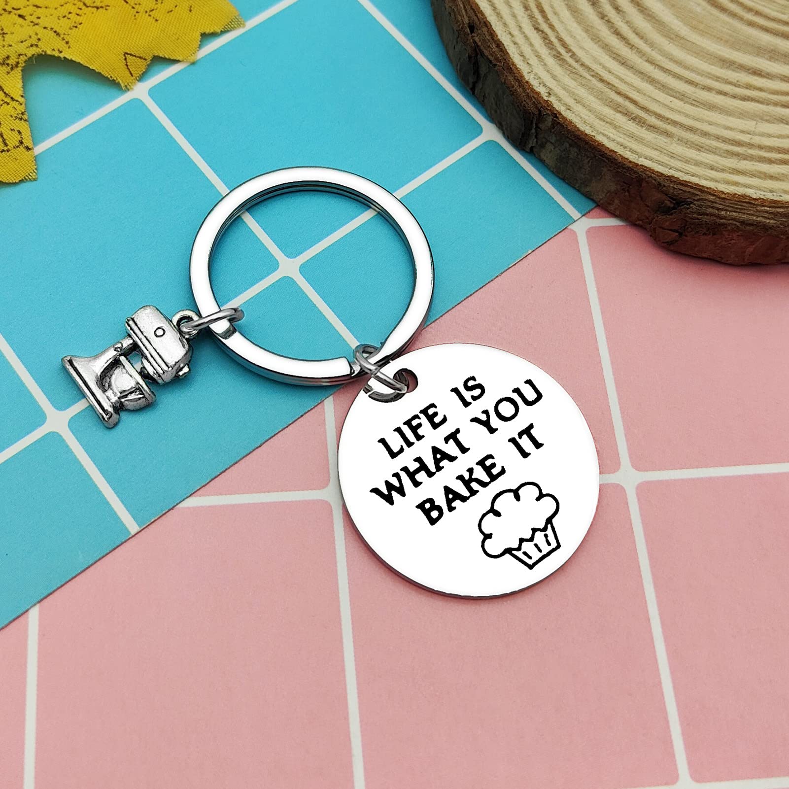 Heigebi Baker Gift Baking Lover Keychain Pastry Chef Gifts for Women Men Baker Keyring Jewelry Culinary Student Culinary School Graduation Gift Thanksgiving Day Christmas Birthday Present