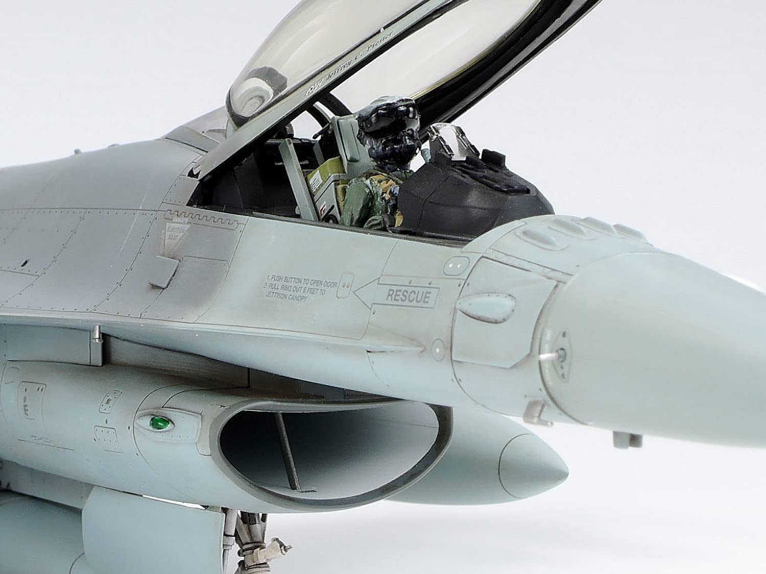 TAMIYA America, Inc 1/48 Lockheed F-16C Falcon ANG, TAM61101