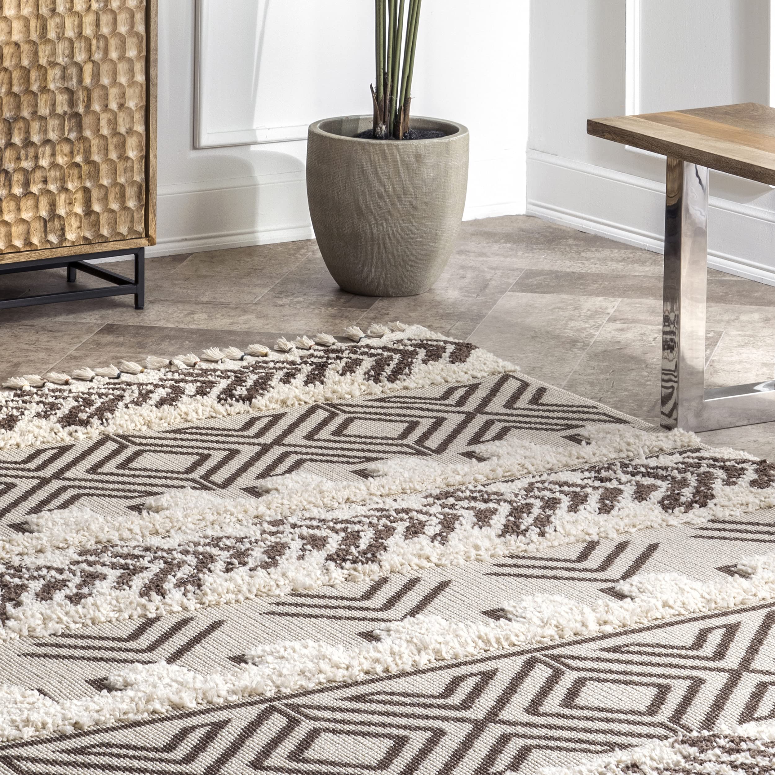 nuLOOM Zuri Shaggy Banded Tribal Area Rug, 4x6, Brown