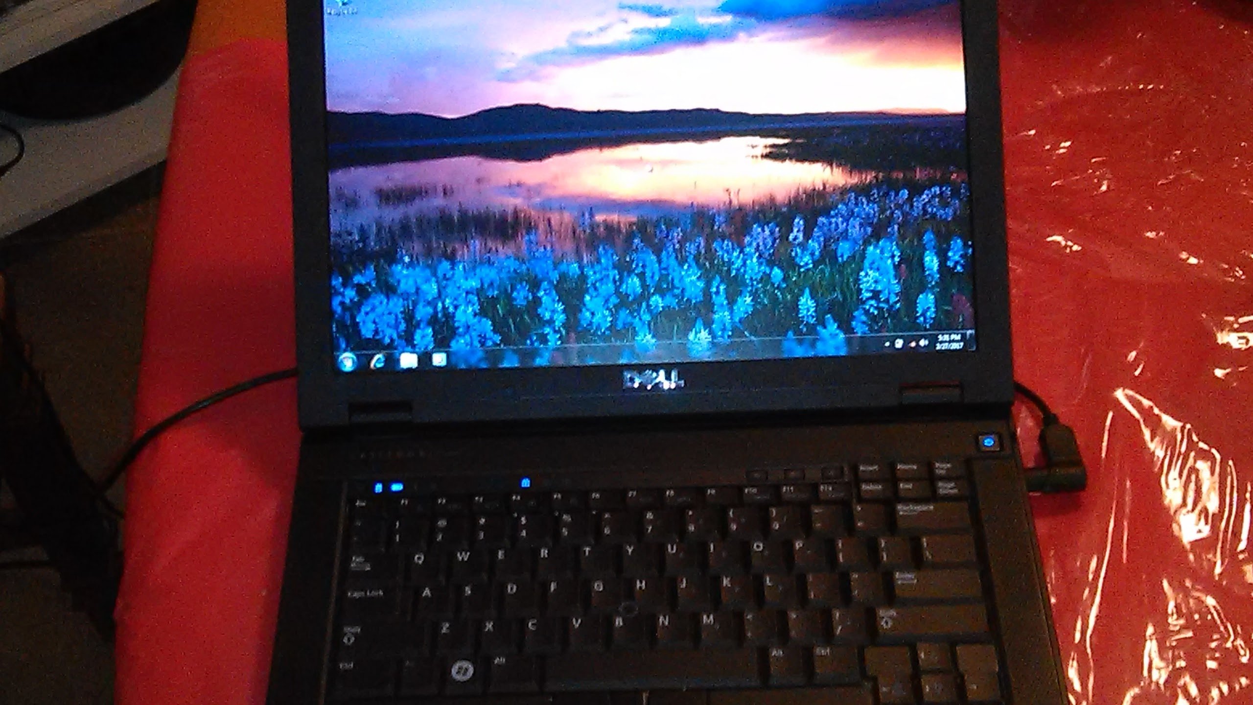 Dell Latitude E5400 Laptop - Intel 2.0ghz - 2GB DDR2 - 80GB HDD - DVD - Windows 7 Home 64bit