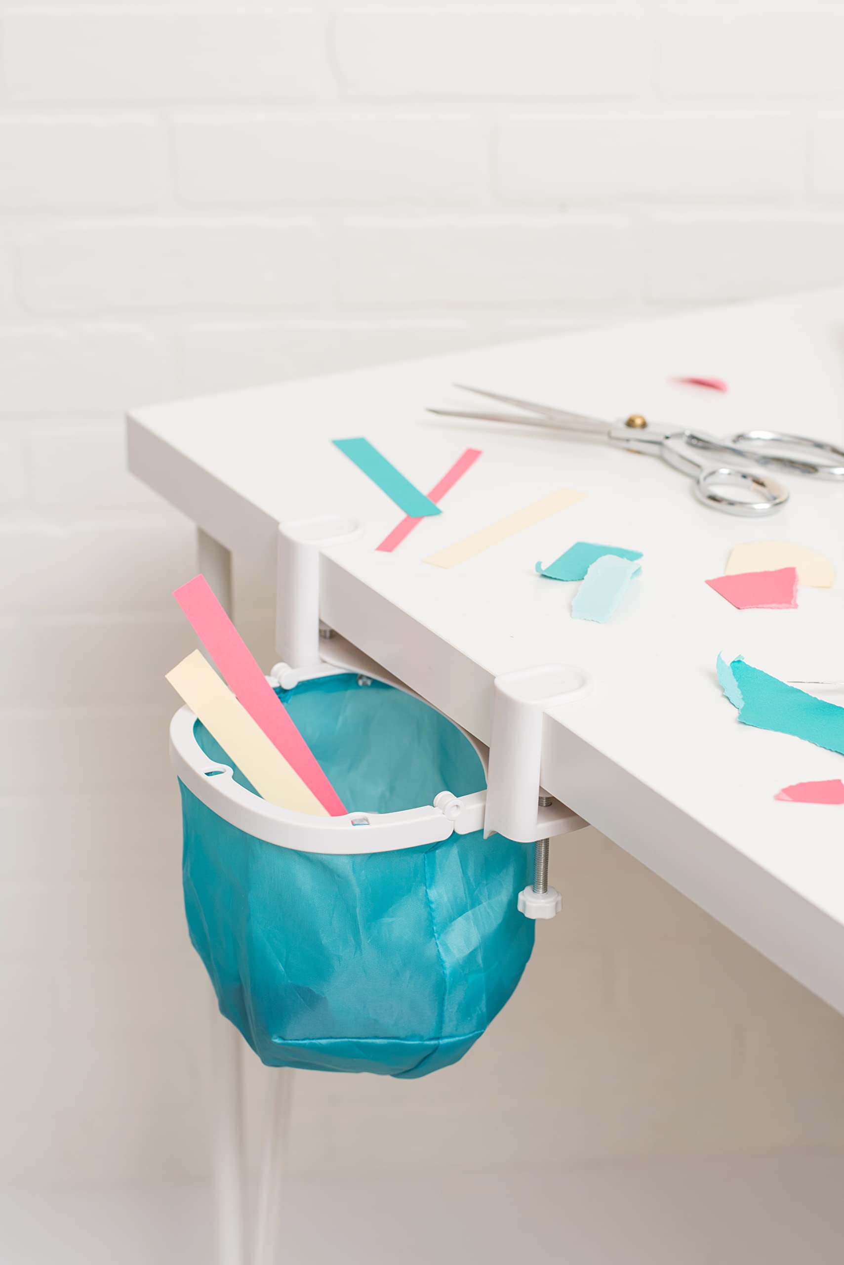 We R Memory Keepers Desktop DUSTBIN, 0