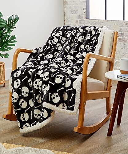 Skull & Bones by Décor&More Black Sherpa Throw - 50" X 60"