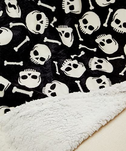 Skull & Bones by Décor&More Black Sherpa Throw - 50" X 60"