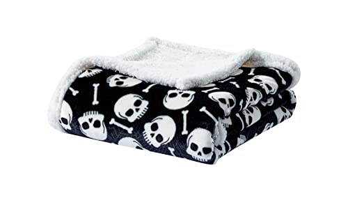 Skull & Bones by Décor&More Black Sherpa Throw - 50" X 60"