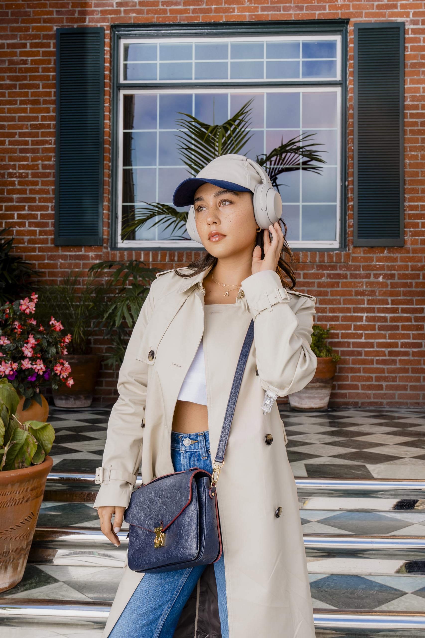Sony WH-1000XM4 Wireless Premium Noise Canceling Overhead Headphones with Mic for Phone-Call and Alexa Voice Control, Silver