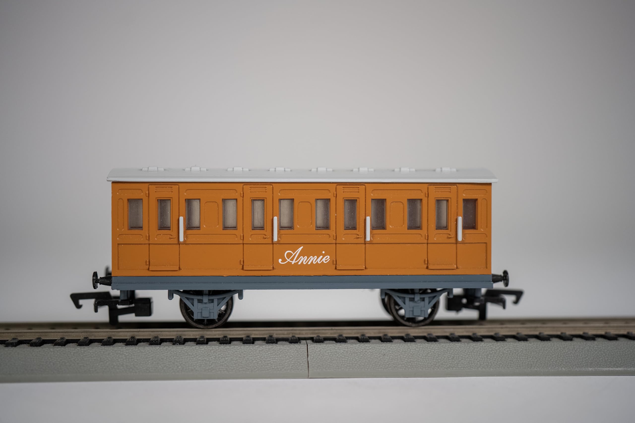 Bachmann Trains - THOMAS & FRIENDS ANNIE COACH - HO Scale