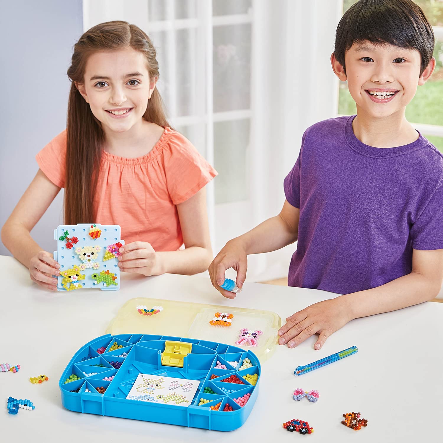 Aquabeads Beginners Carry Case, Complete Arts & Crafts Bead Kit for Children - Over 900 Beads
