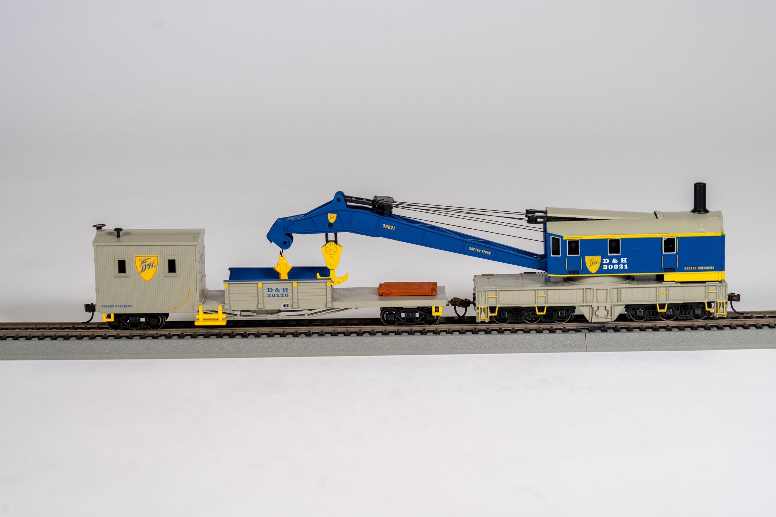 Bachmann Trains - 250-Ton Steam Crane & Boom Tender -Delaware & Hudson - HO Scale