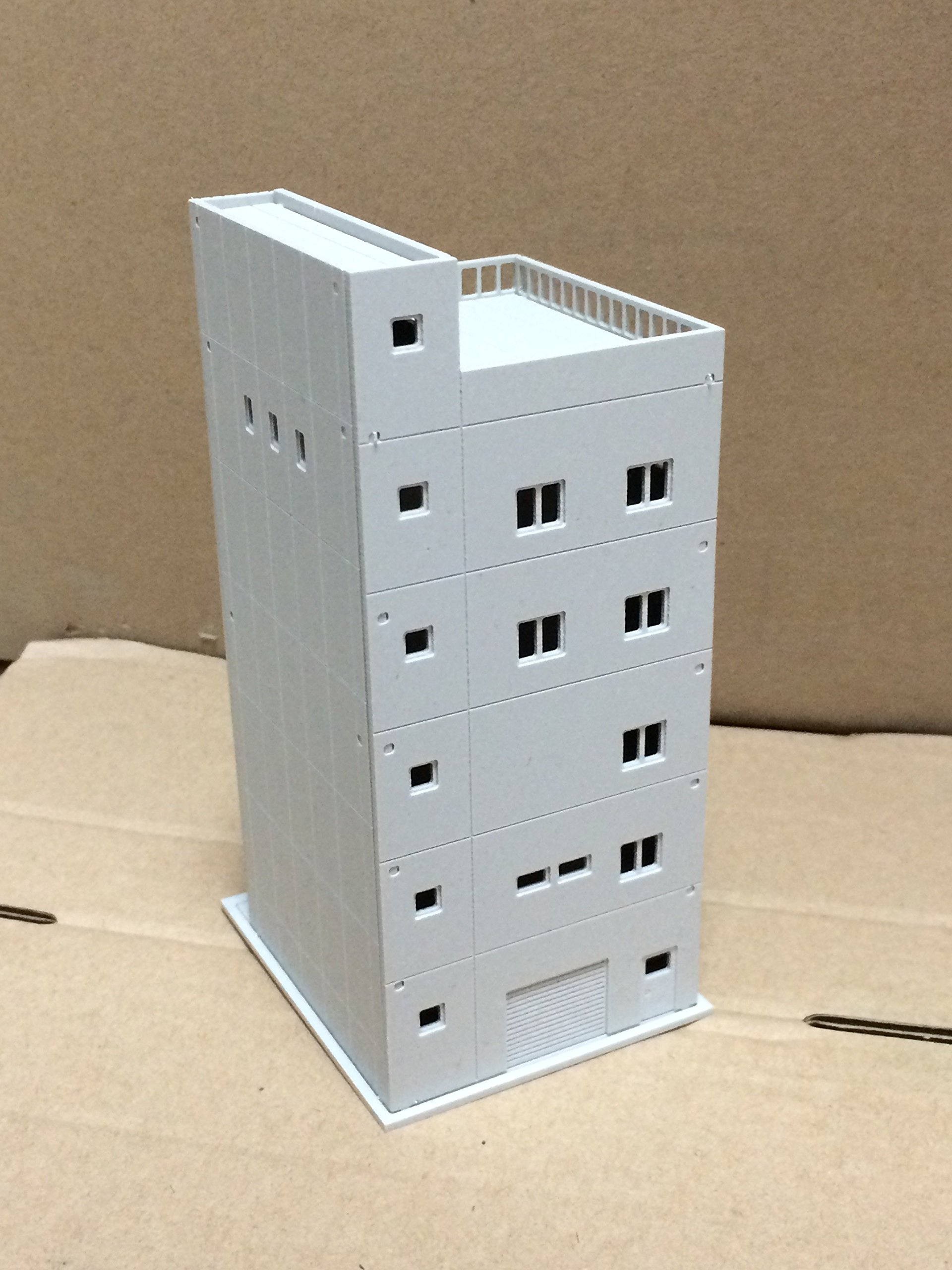 Outland Models Railway Modern 5-Story Commercial Building Unpainted N Scale