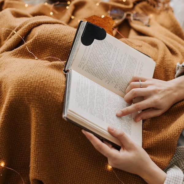 Leather Heart Bookmark,6 Pcs Corner Bookmark, Cute Book Markers, is A Suitable Birthday Christmas Graduation Gift for Girls, Children, Teachers, Students and Book Lovers