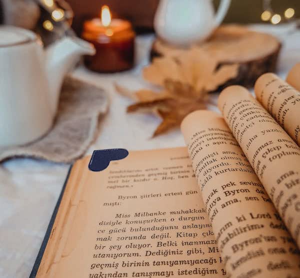 Leather Heart Bookmark,6 Pcs Corner Bookmark, Cute Book Markers, is A Suitable Birthday Christmas Graduation Gift for Girls, Children, Teachers, Students and Book Lovers