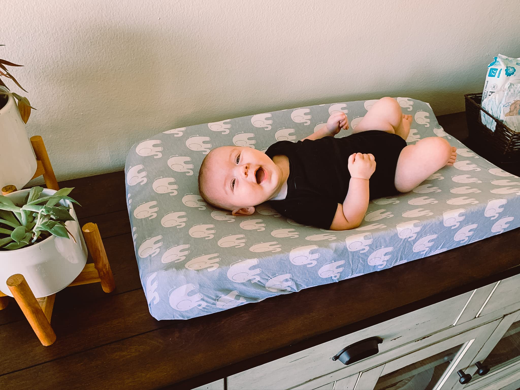 Changing Pad Cover β Premium Baby Changing Pad Covers 4 Pack β Boy or Girl Changing Pad Cover β Pure Jersey Knit Machine Washable Grey and White Changing Table Cover β Diaper Changing Pad Cover Sheets