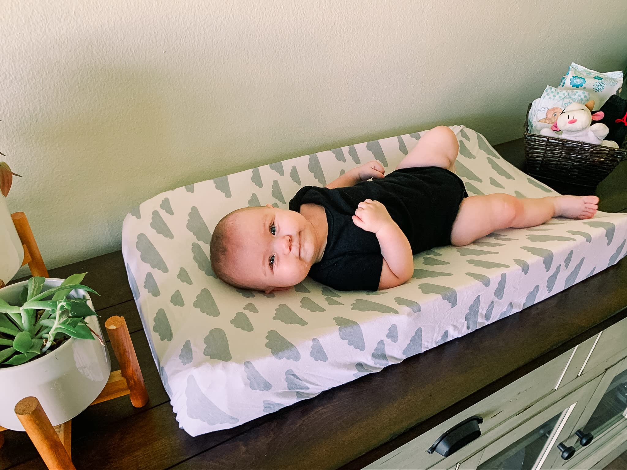 Changing Pad Cover β Premium Baby Changing Pad Covers 4 Pack β Boy or Girl Changing Pad Cover β Pure Jersey Knit Machine Washable Grey and White Changing Table Cover β Diaper Changing Pad Cover Sheets