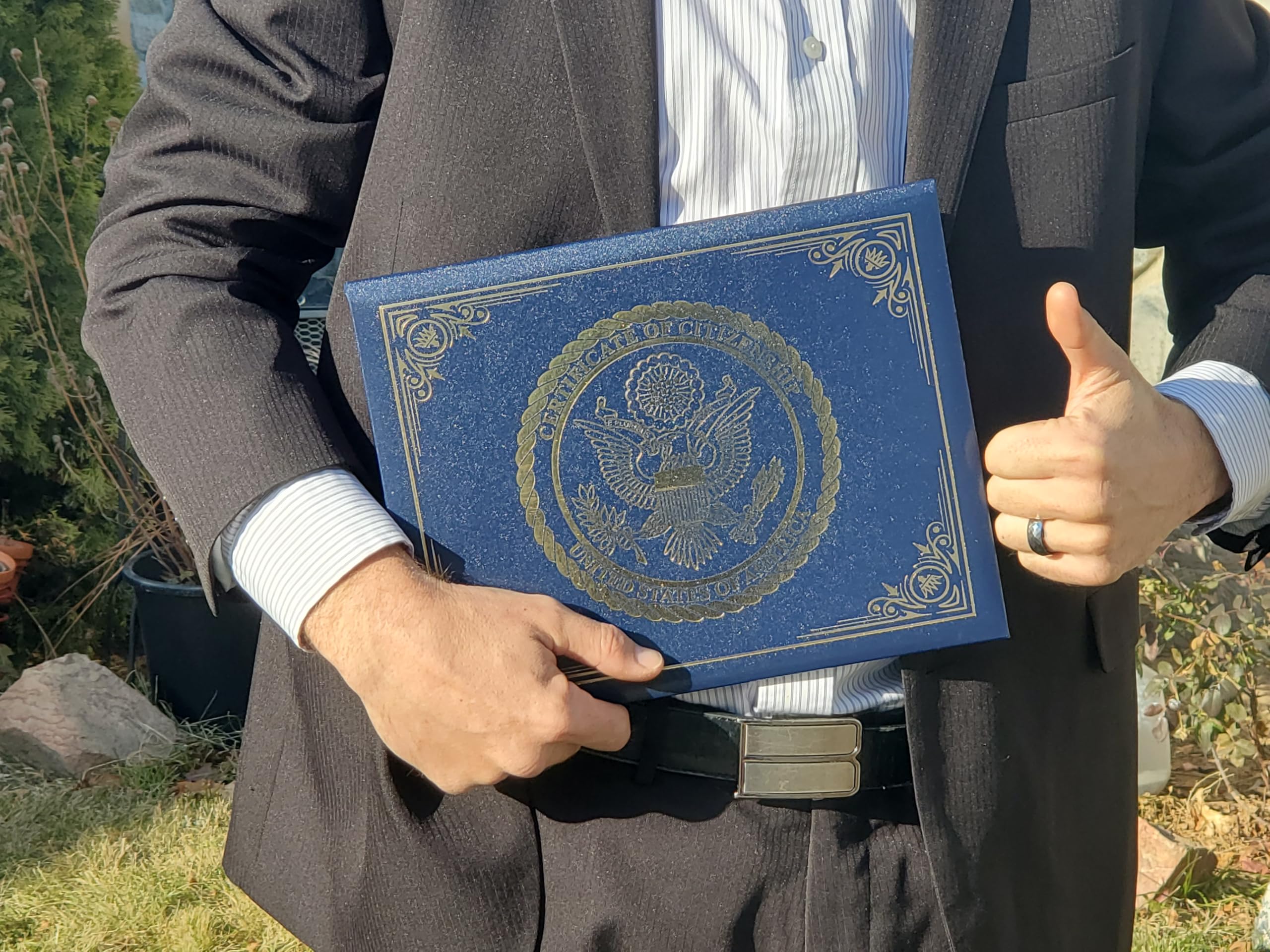 U.S. Citizenship and Naturalization Certificate Holder. Gold American Eagle logo 'Certificate of Citizenship', Padded with cover.