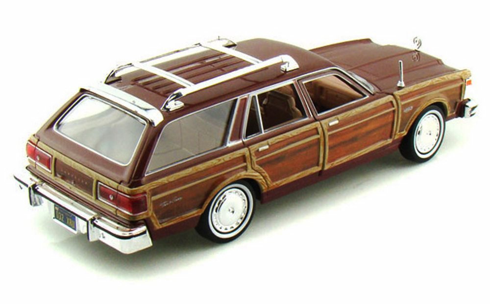 1979 Chrysler Lebaron Town & Country Wagon, Red with Woodie Siding Motormax 73331 - 1/24 Scale Diecast Model Car