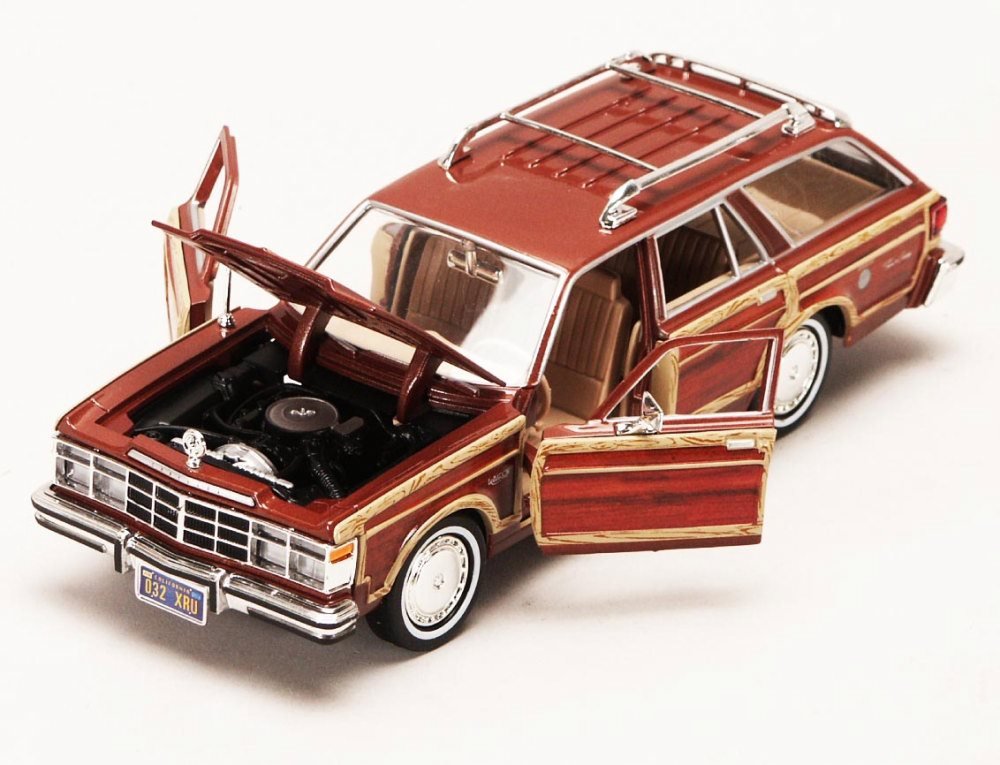 1979 Chrysler Lebaron Town & Country Wagon, Red with Woodie Siding Motormax 73331 - 1/24 Scale Diecast Model Car