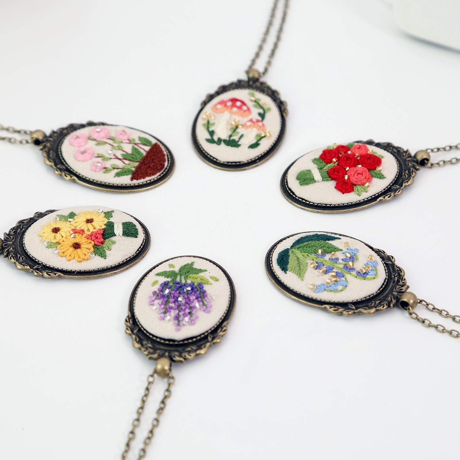 Akacraft Retro Necklace Embroidery Starter Kit, Handmade DIY Cloth with Stamped Floral Patterns, 5 Inch Cross Stitch Hoop, Crewel Needle Point Floss, Vintage Golden Beads B