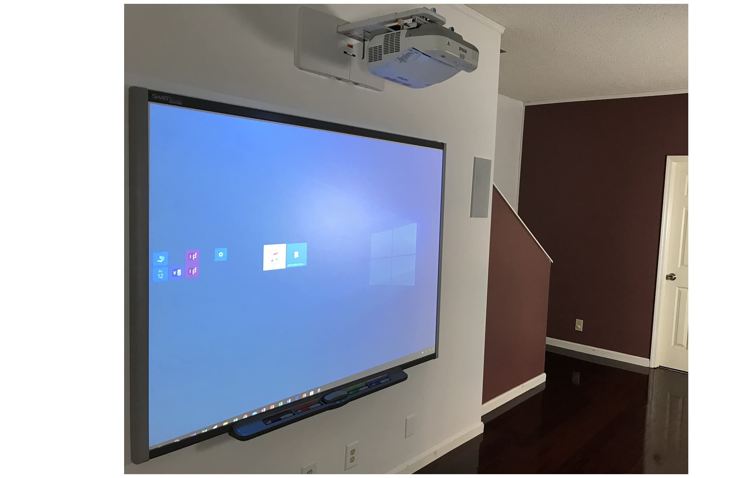 SMART Board SB660 Interactive Whiteboard With short throw projector bundle (90 days warranty!!))