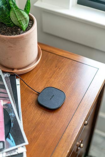 mophie 15W Universal Wireless Charge Pad, Qi-Compatible Charger for Samsung Galaxy, Google Pixel, Apple iPhone 11/12/13 (Mini, Pro, and Pro Max), iPhone XR/XS/SE/ 8 (Black)