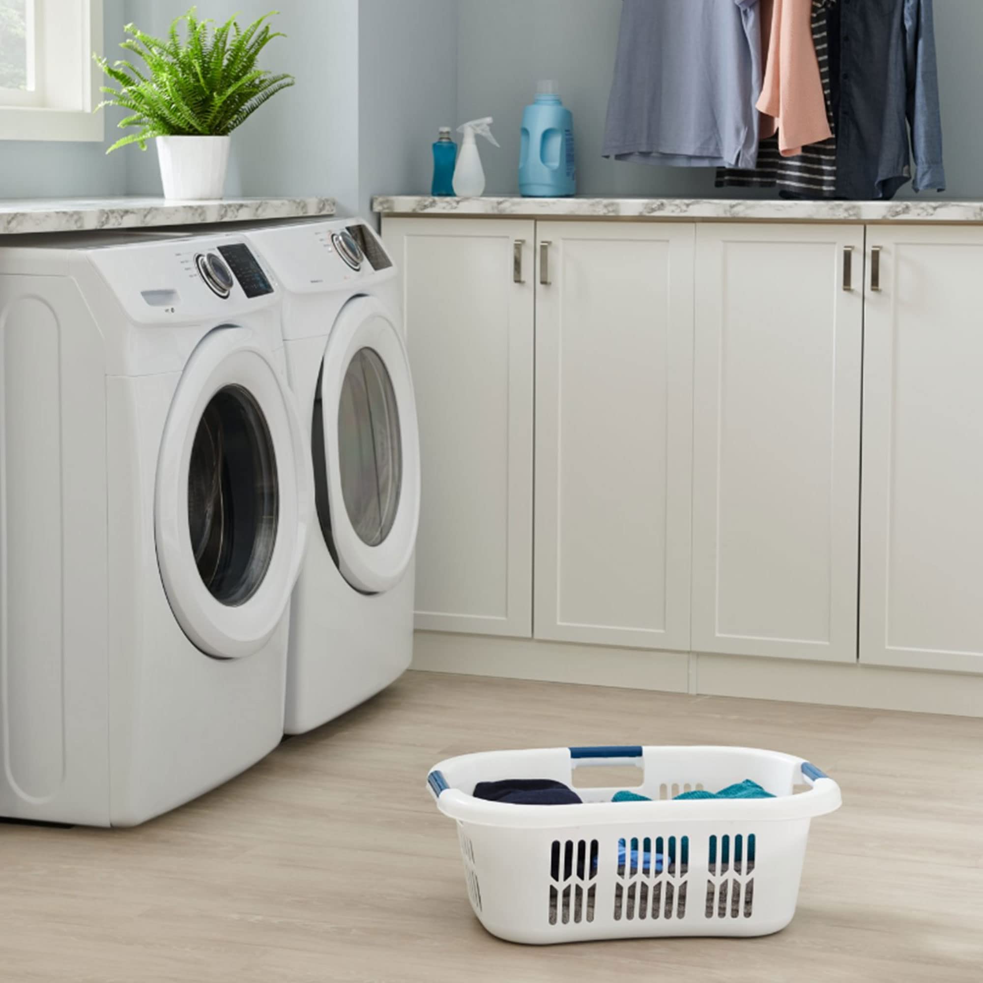 Rubbermaid Laundry Basket, XL Hip-Hugger Basket, 2.1-Bushel, White, Laundry, Storage, Bathroom, Bedroom, Home Closet Clothes Basket
