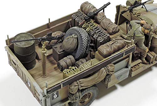 Tamiya 300032407 - 1:35 Scale British LRDG Command Car with 7 Figures