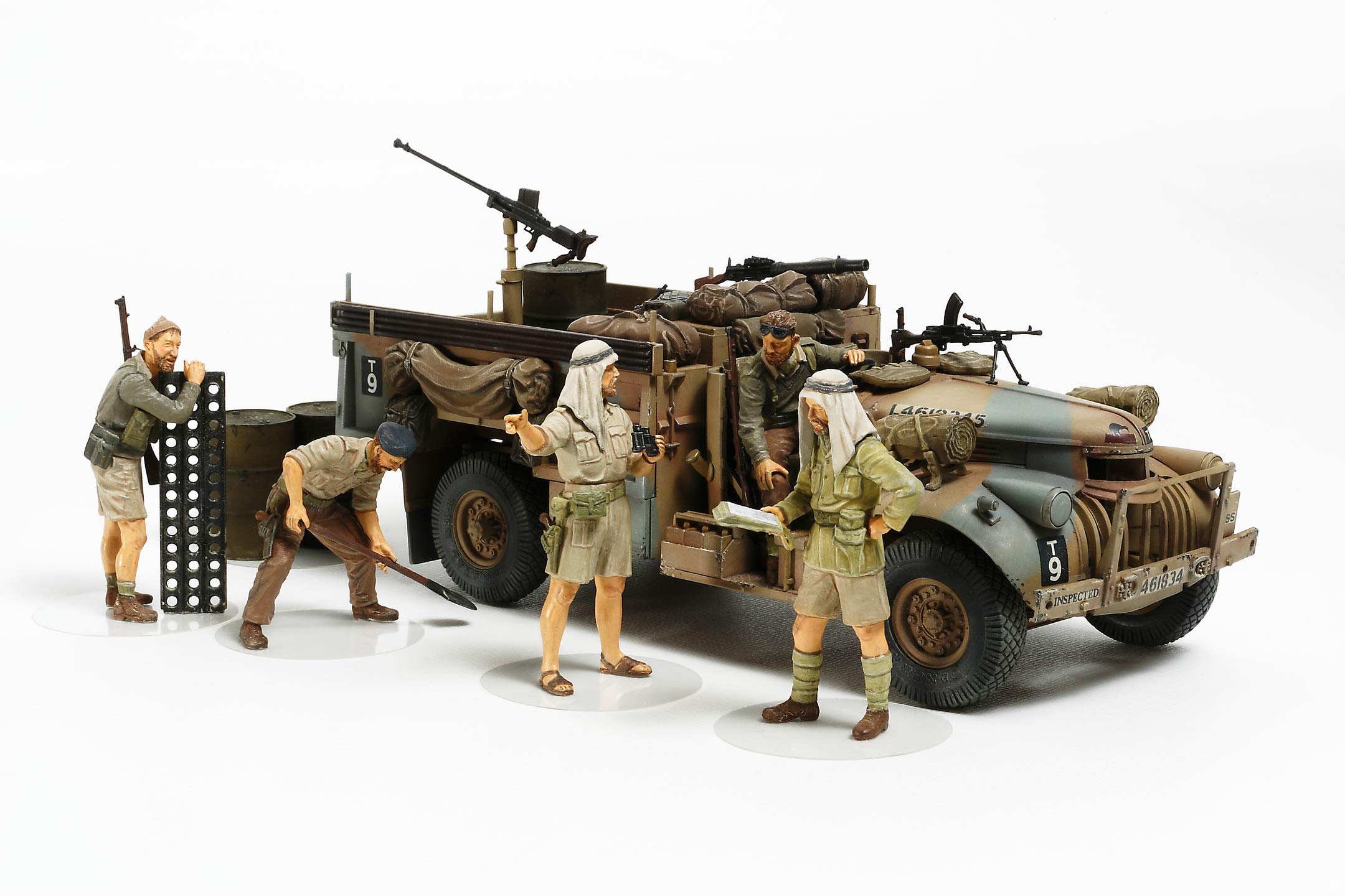Tamiya 300032407 - 1:35 Scale British LRDG Command Car with 7 Figures