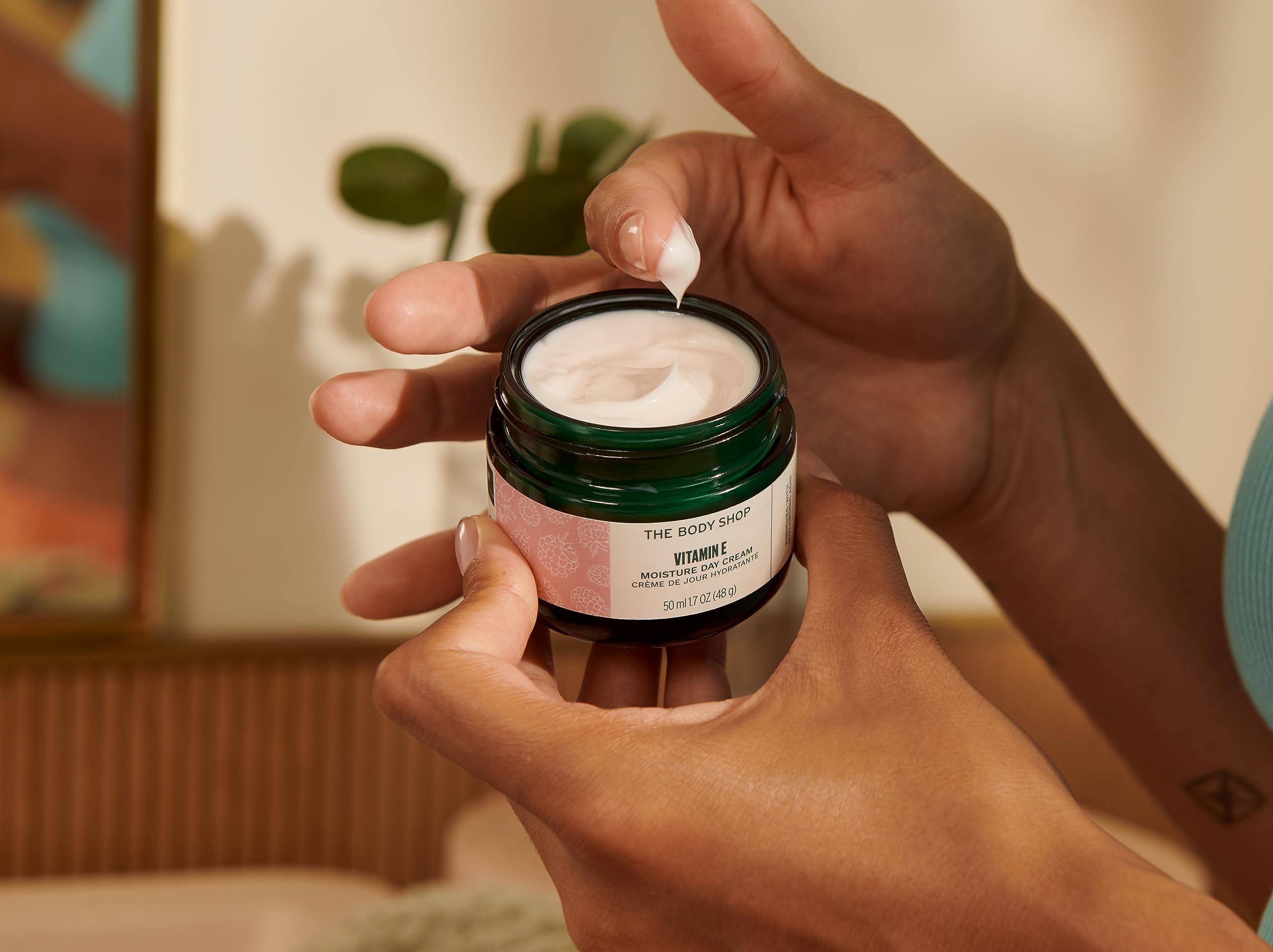 The Body Shop Vitamin E Moisture Cream β Fast Absorbing β Hydrates, Moisturizes and Protects β For Dehydrated Skin β 1.7 oz