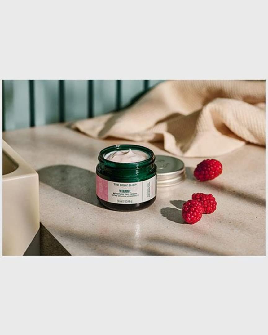 The Body Shop Vitamin E Moisture Cream β Fast Absorbing β Hydrates, Moisturizes and Protects β For Dehydrated Skin β 1.7 oz