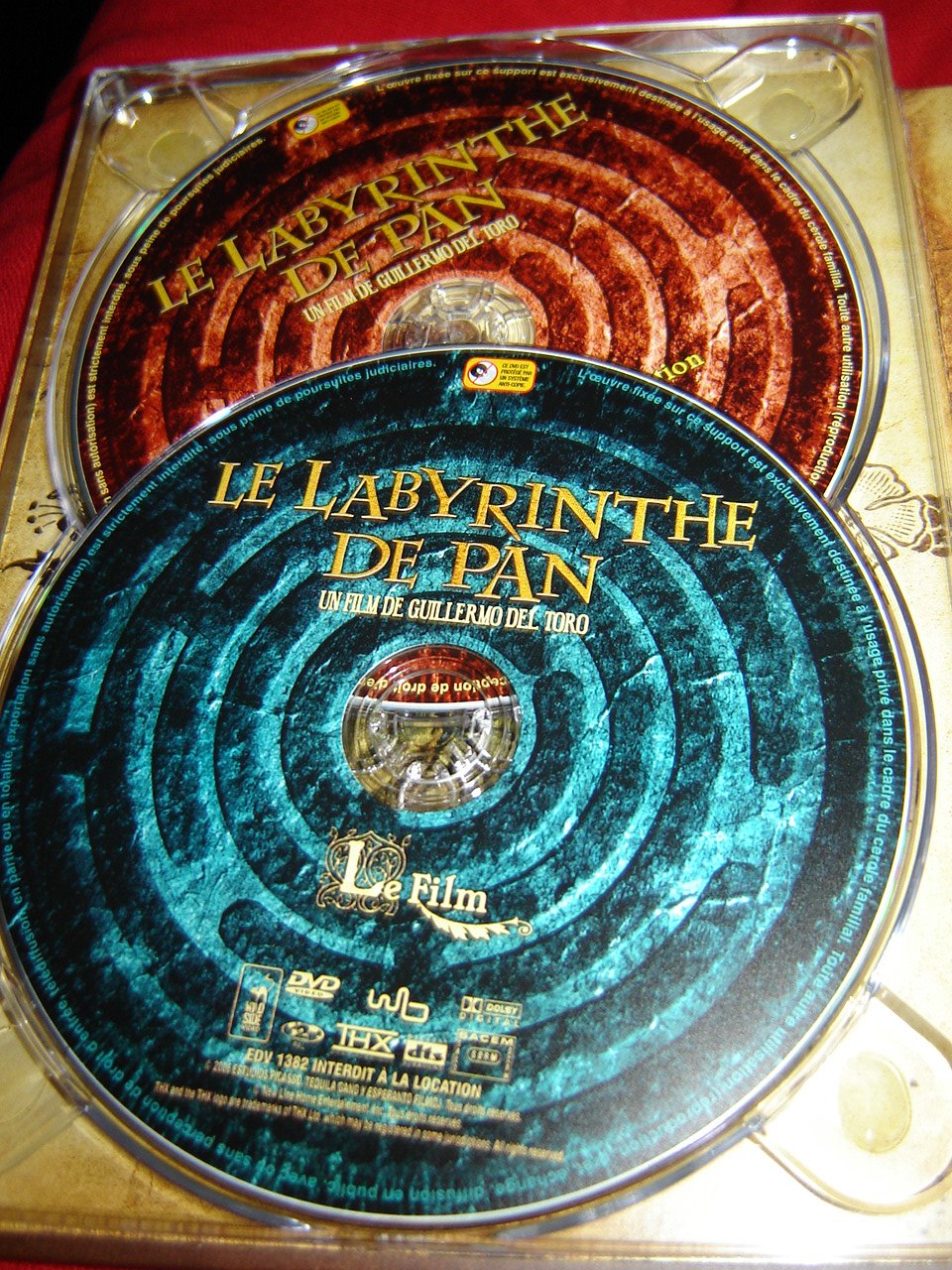 Le Labyrinthe de Pan - 5 discs Edition (includes 3 DVD + 1 HD DVD + 1 CD of the soundtrack + 64-page Book + case)