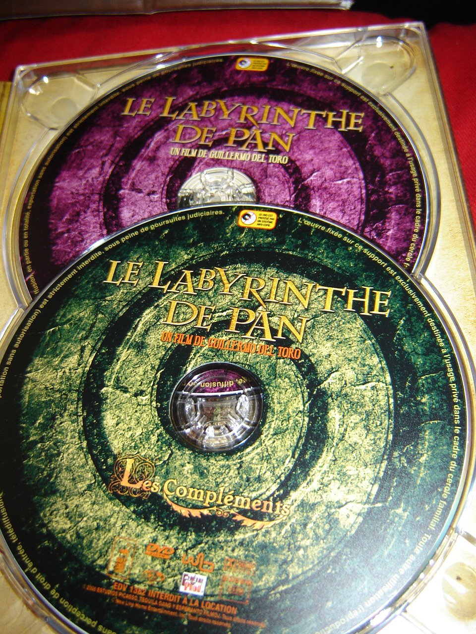 Le Labyrinthe de Pan - 5 discs Edition (includes 3 DVD + 1 HD DVD + 1 CD of the soundtrack + 64-page Book + case)