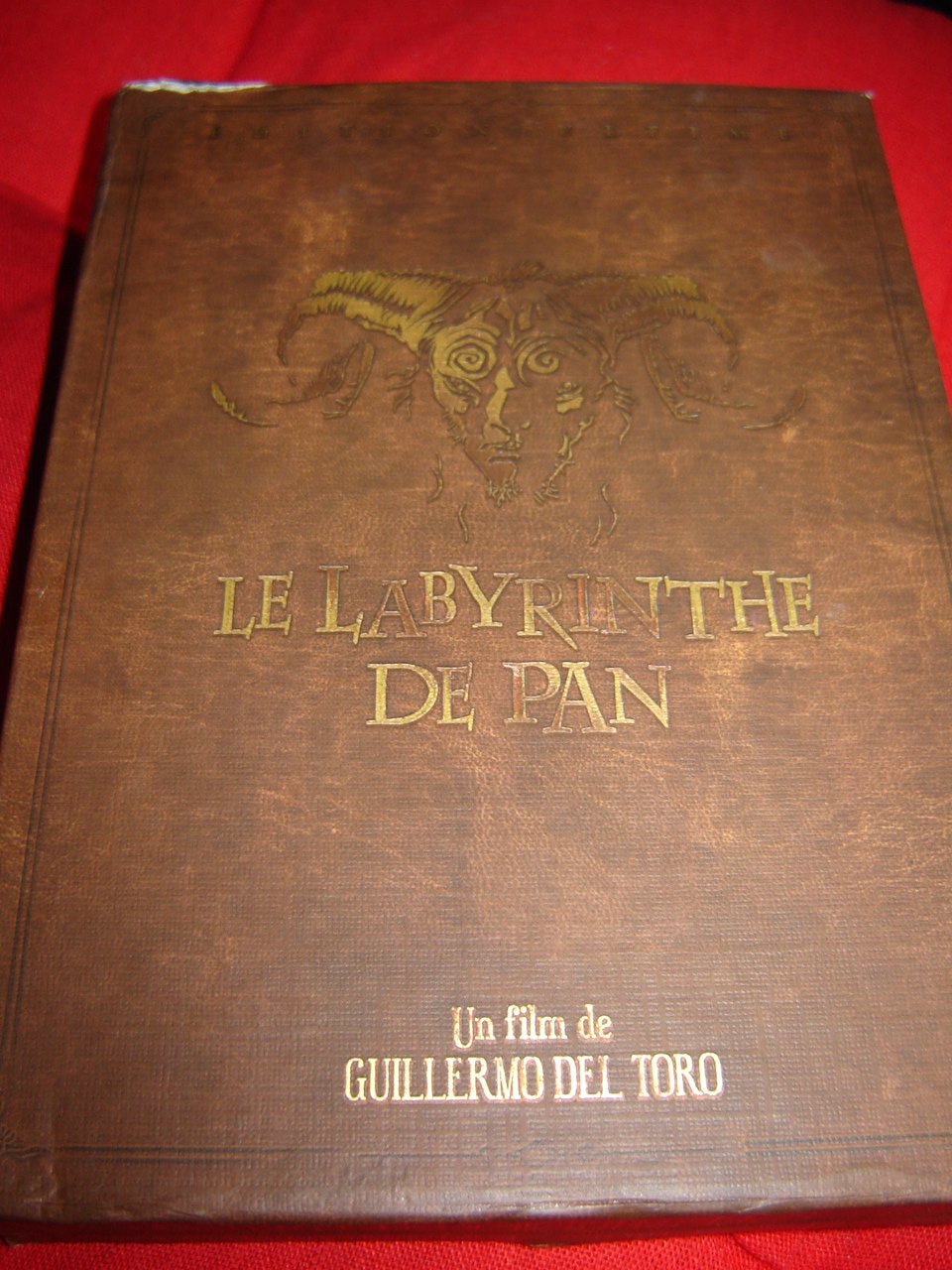 Le Labyrinthe de Pan - 5 discs Edition (includes 3 DVD + 1 HD DVD + 1 CD of the soundtrack + 64-page Book + case)