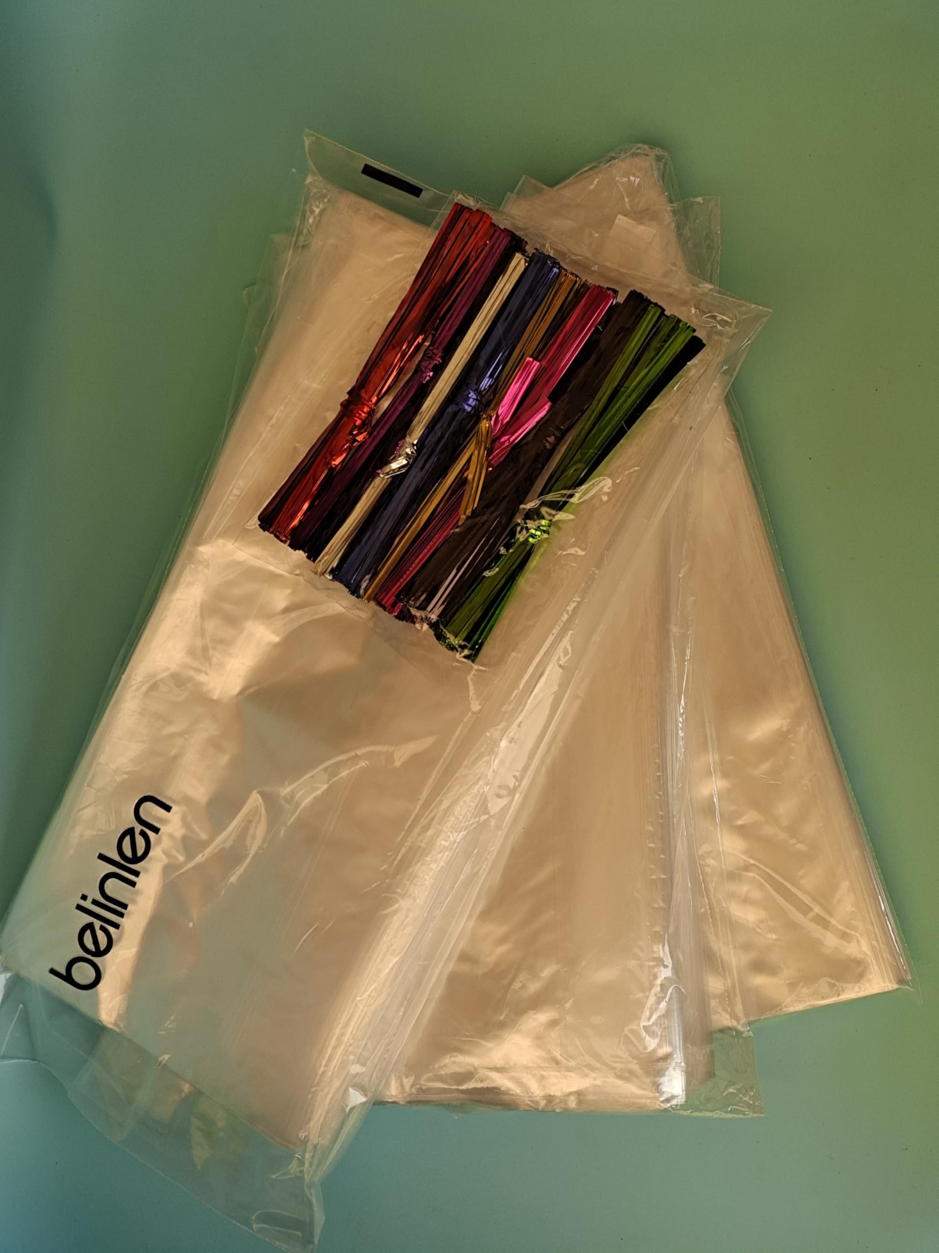 Belinlen 300 Pack 4β x 9β Treat Bags Plastic Poly Bags - Side Gusset- Cookie Bags Multi-purpose Plastic Gift Bag Coming With 300 Colorful Twist Ties