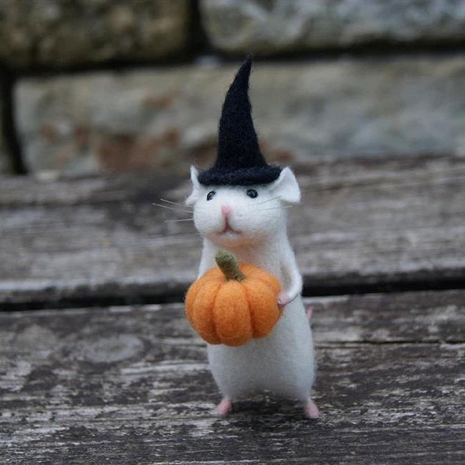 DABATO Halloween Mouse with A Pumpkin, 2024 New Cute Handmade Wool Felt Christmas Mouse Ornament, Needle Felted Pumpkins Animals Decoration, Christmas Home Decoration Gifts (B)