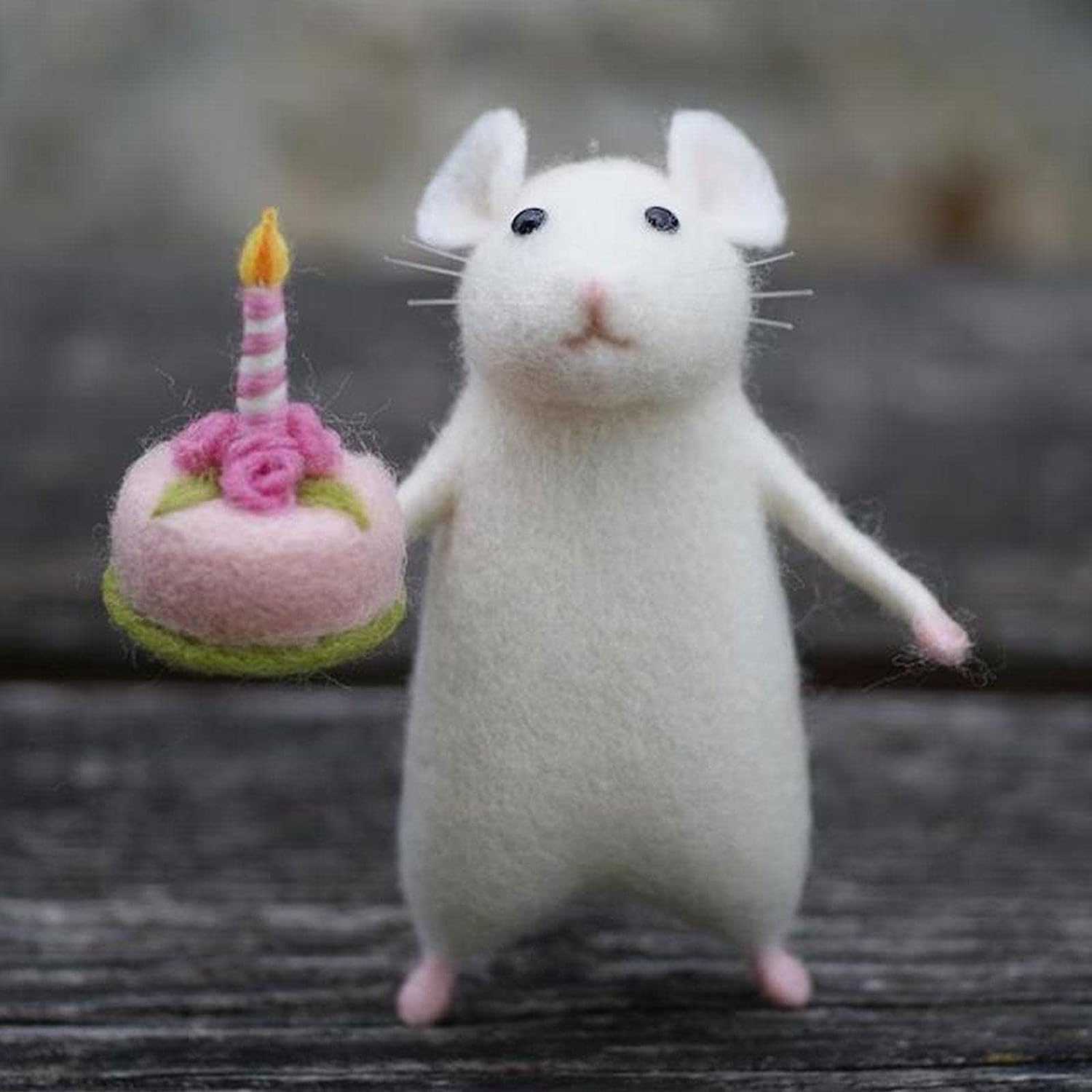DABATO Halloween Mouse with A Pumpkin, 2024 New Cute Handmade Wool Felt Christmas Mouse Ornament, Needle Felted Pumpkins Animals Decoration, Christmas Home Decoration Gifts (B)