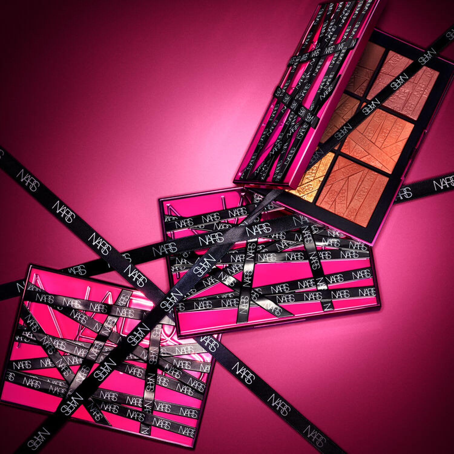 NARS High Profile Cheek Palette - Set Contains 6 Blush Shades in Nude Revue, Spin Off, High Demand, Hit it Off, Showdown, Just Lust