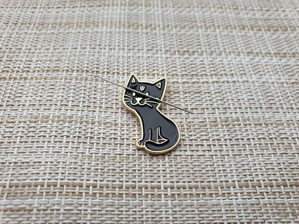 Meloca Designs Cat Needle Minder for Cross Stitch, Embroidery, Sewing, Quilting, Needlework and Haberdashery