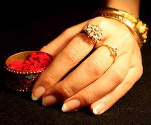 IndianStore4All Kumkum Powder for Pooja and Other Hindu Rituals